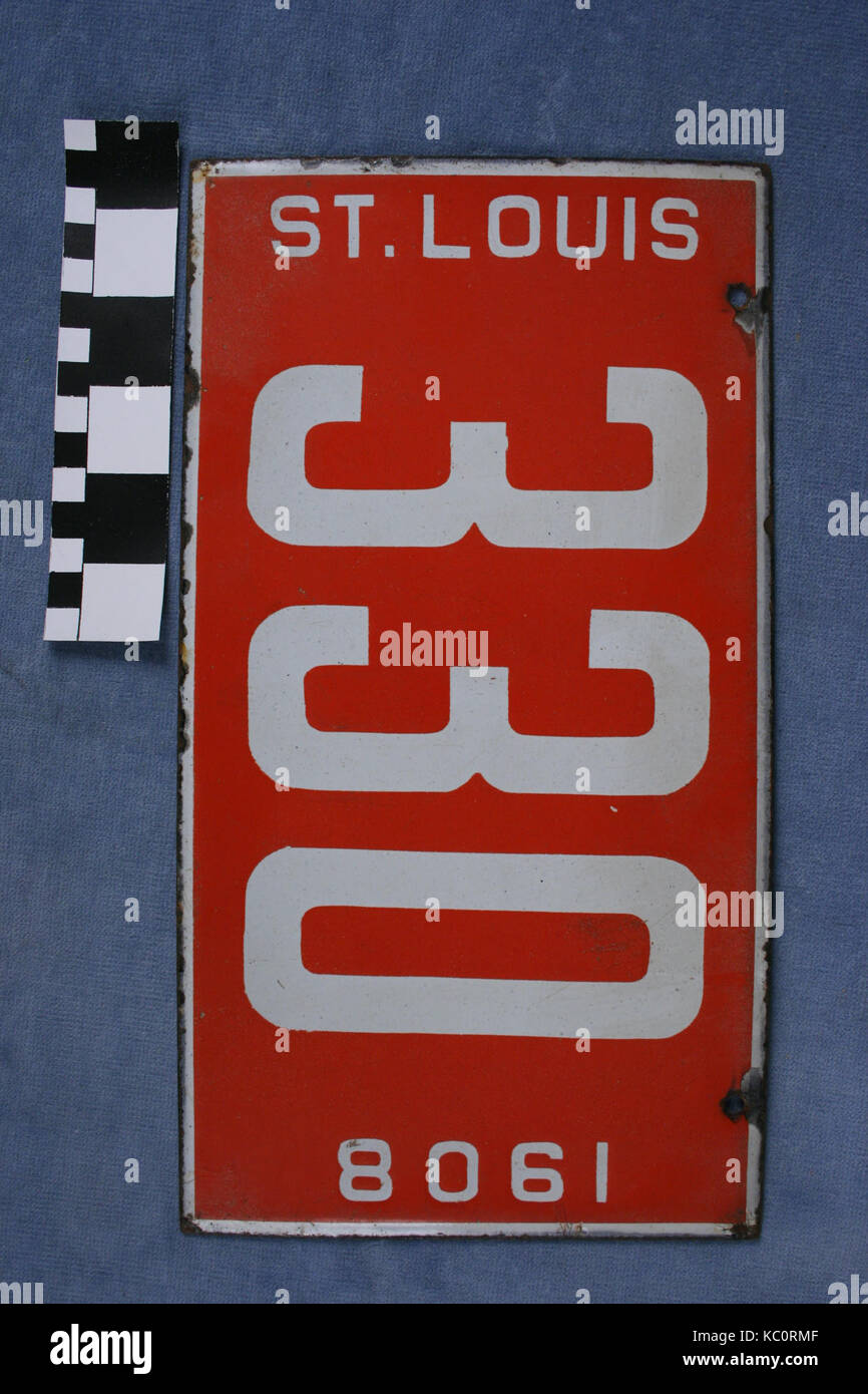1908 St. Louis Enameled Metal License Plate Stock Photo - Alamy