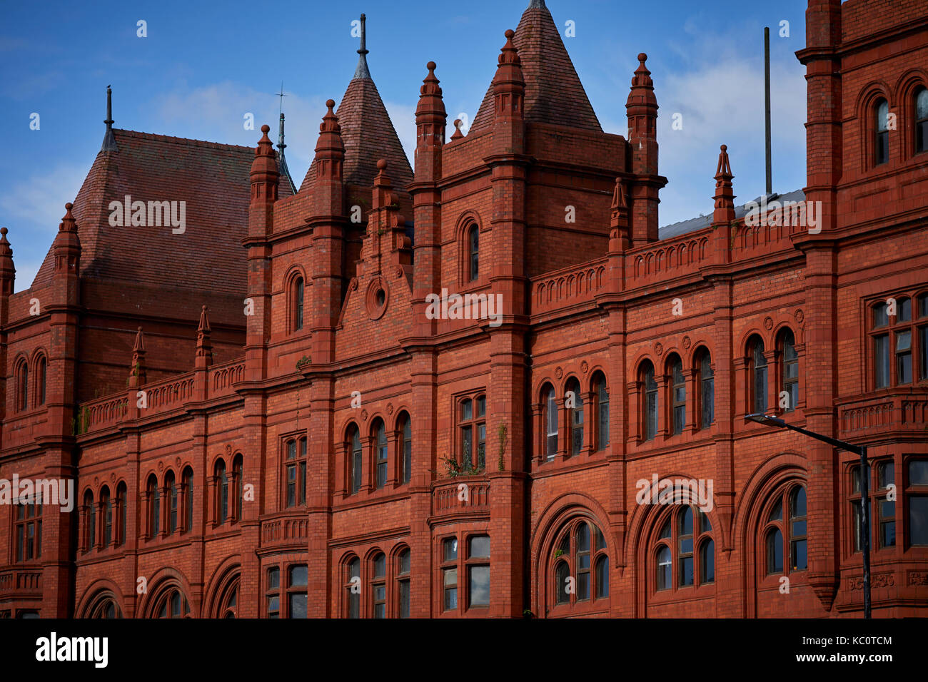 Old trafford exterior hi-res stock photography and images - Alamy
