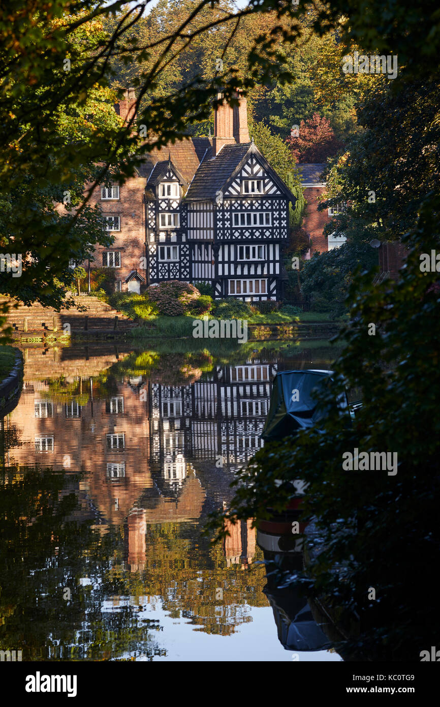 Bridgewater Canal in Worsley, with the tudor Packet House in the ...