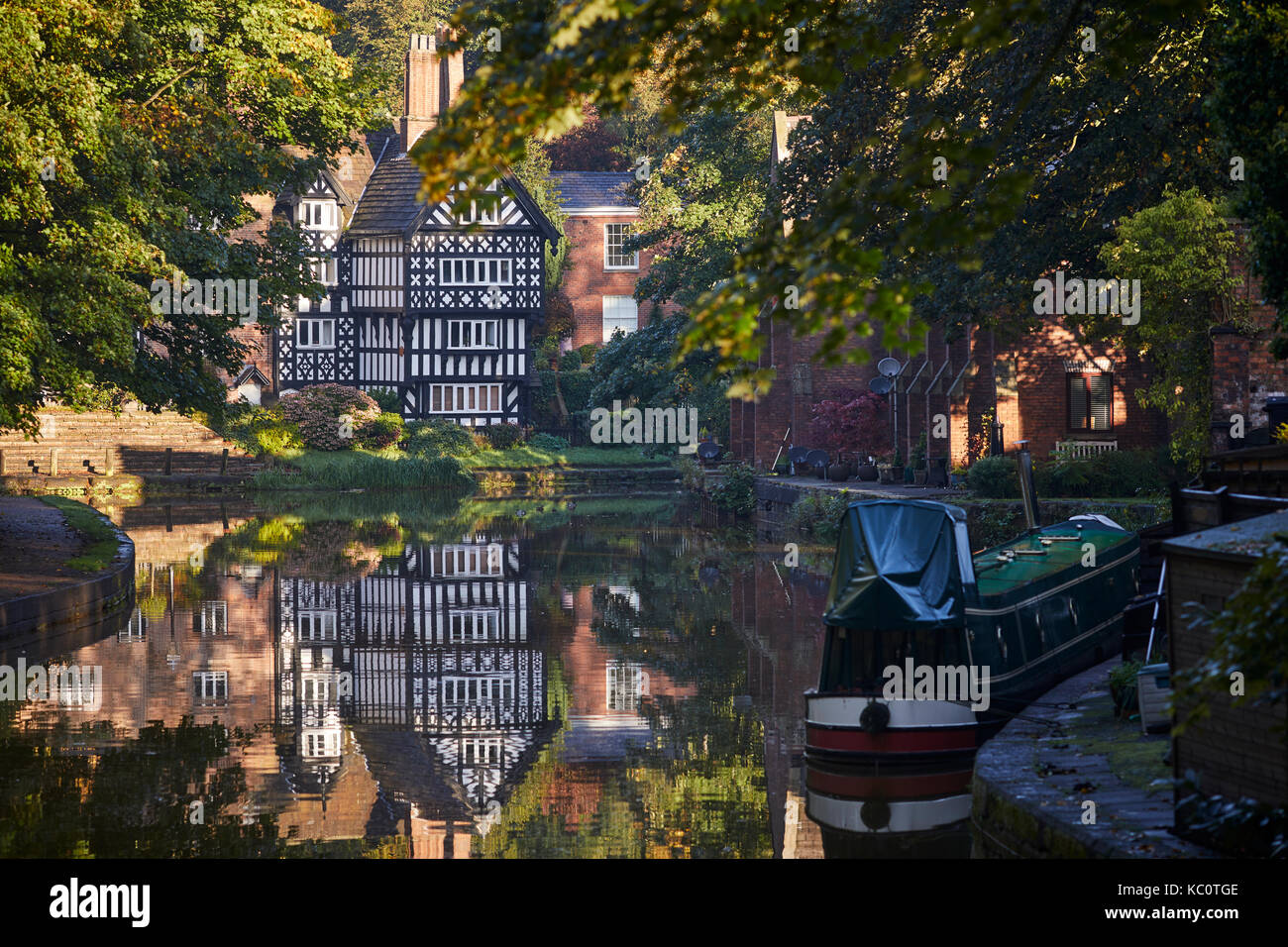 Bridgewater Canal in Worsley, with the tudor Packet House in the ...