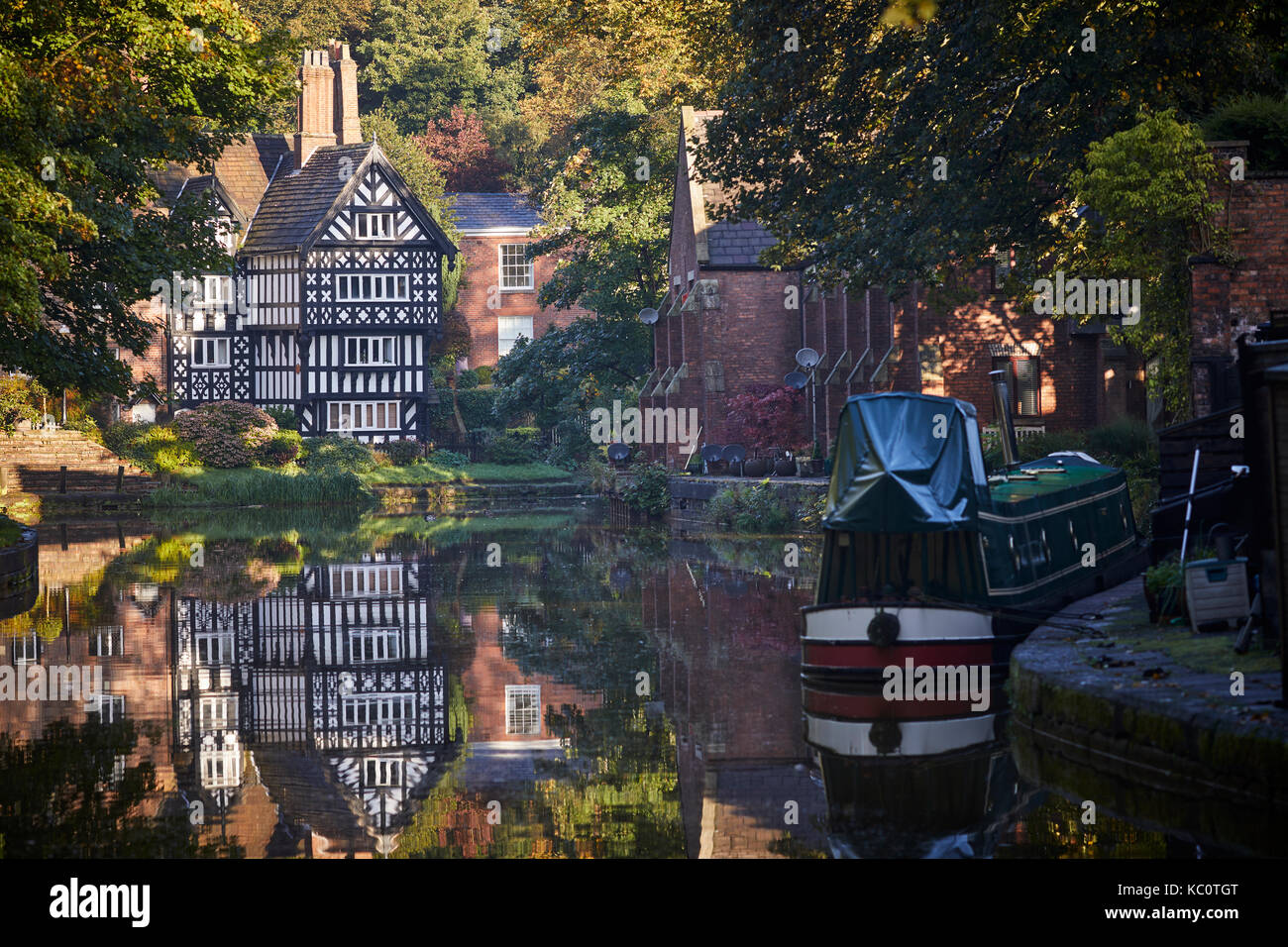 Bridgewater Canal in Worsley, with the tudor Packet House in the ...