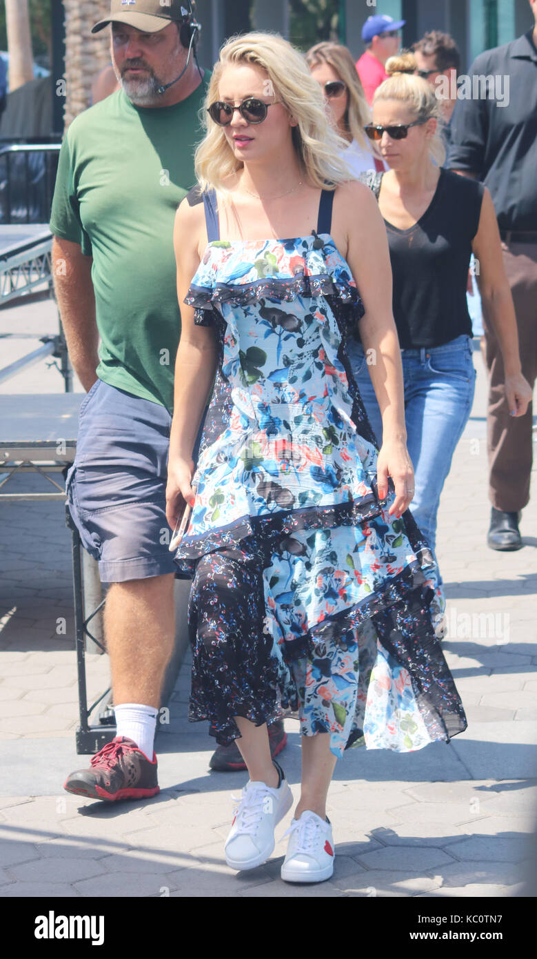 Kaley Cuoco arrives for her appearance on EXTRA TV Show with Mario ...