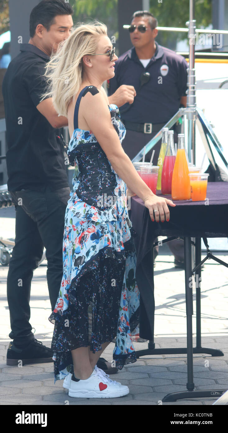 Kaley Cuoco arrives for her appearance on EXTRA TV Show with Mario ...