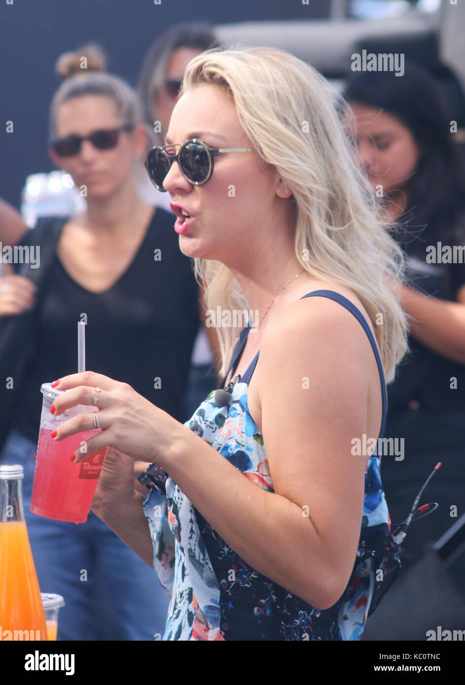 Kaley Cuoco arrives for her appearance on EXTRA TV Show with Mario ...