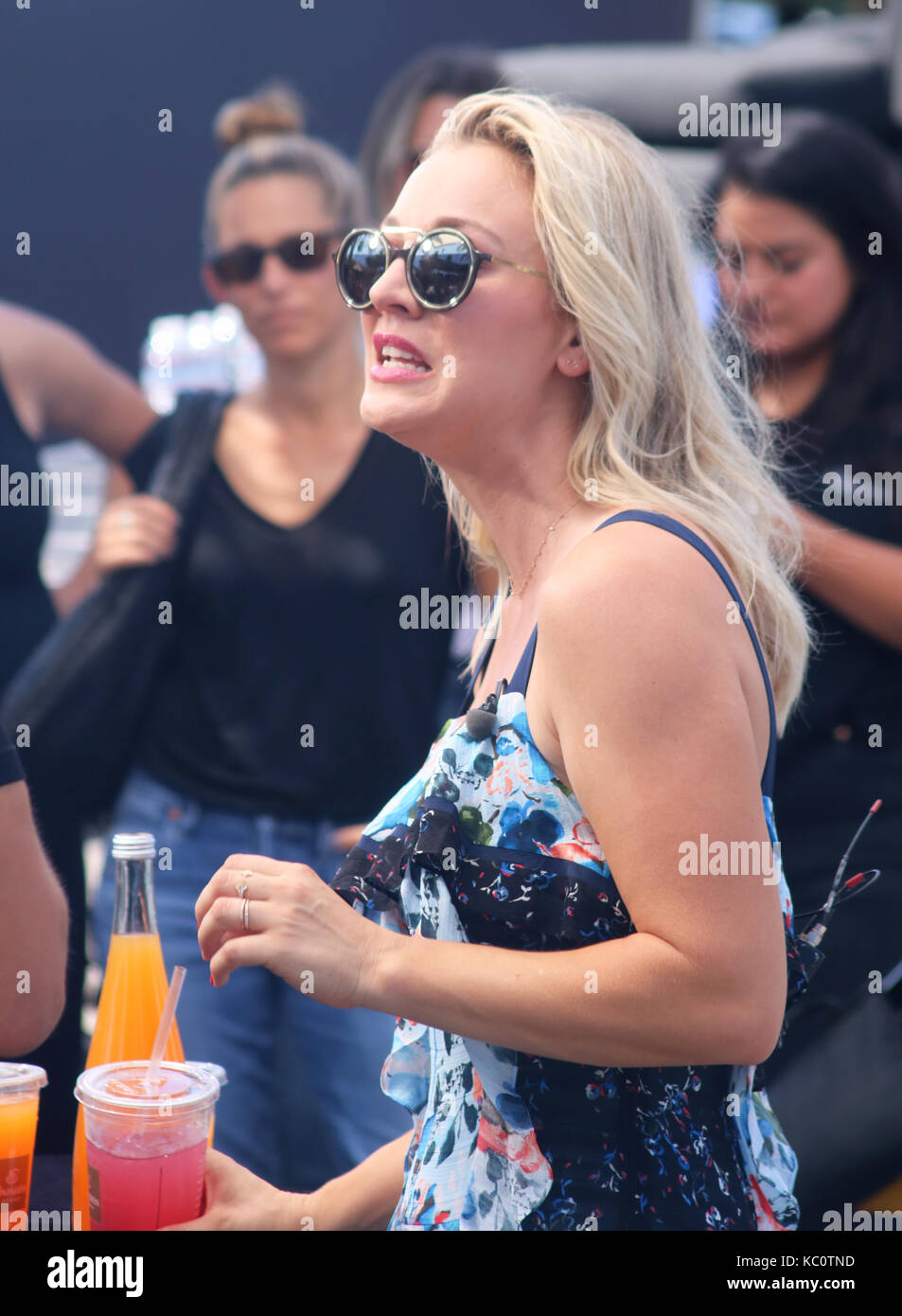 Kaley Cuoco arrives for her appearance on EXTRA TV Show with Mario ...