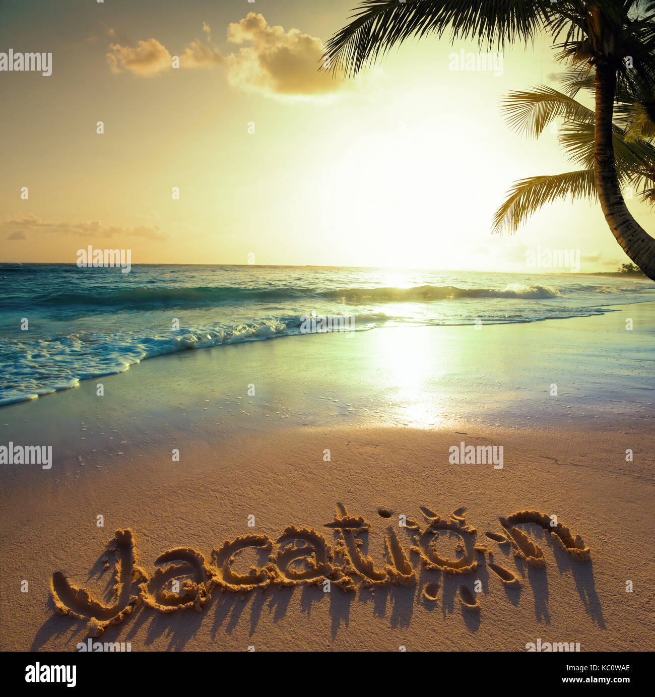 Art Summer vacation concept--vacation text on a sandy ocean beach Stock ...