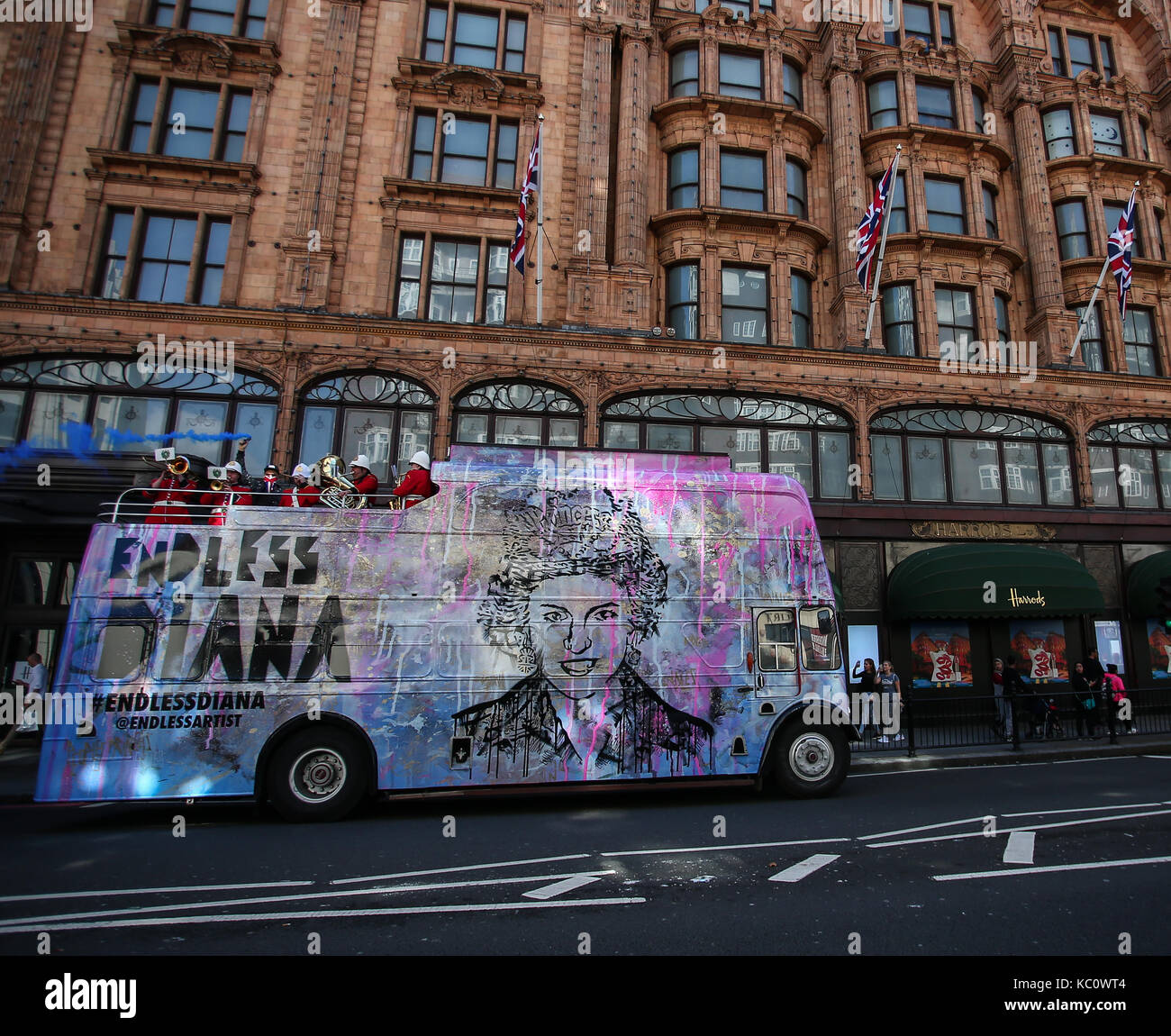 The graffiti artist Endless has wrapped an old London bus with an image ...