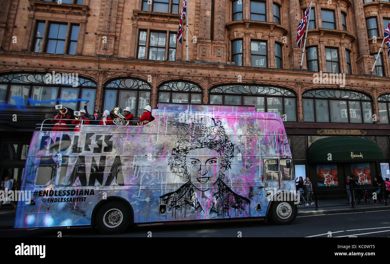 The graffiti artist Endless has wrapped an old London bus with an image ...