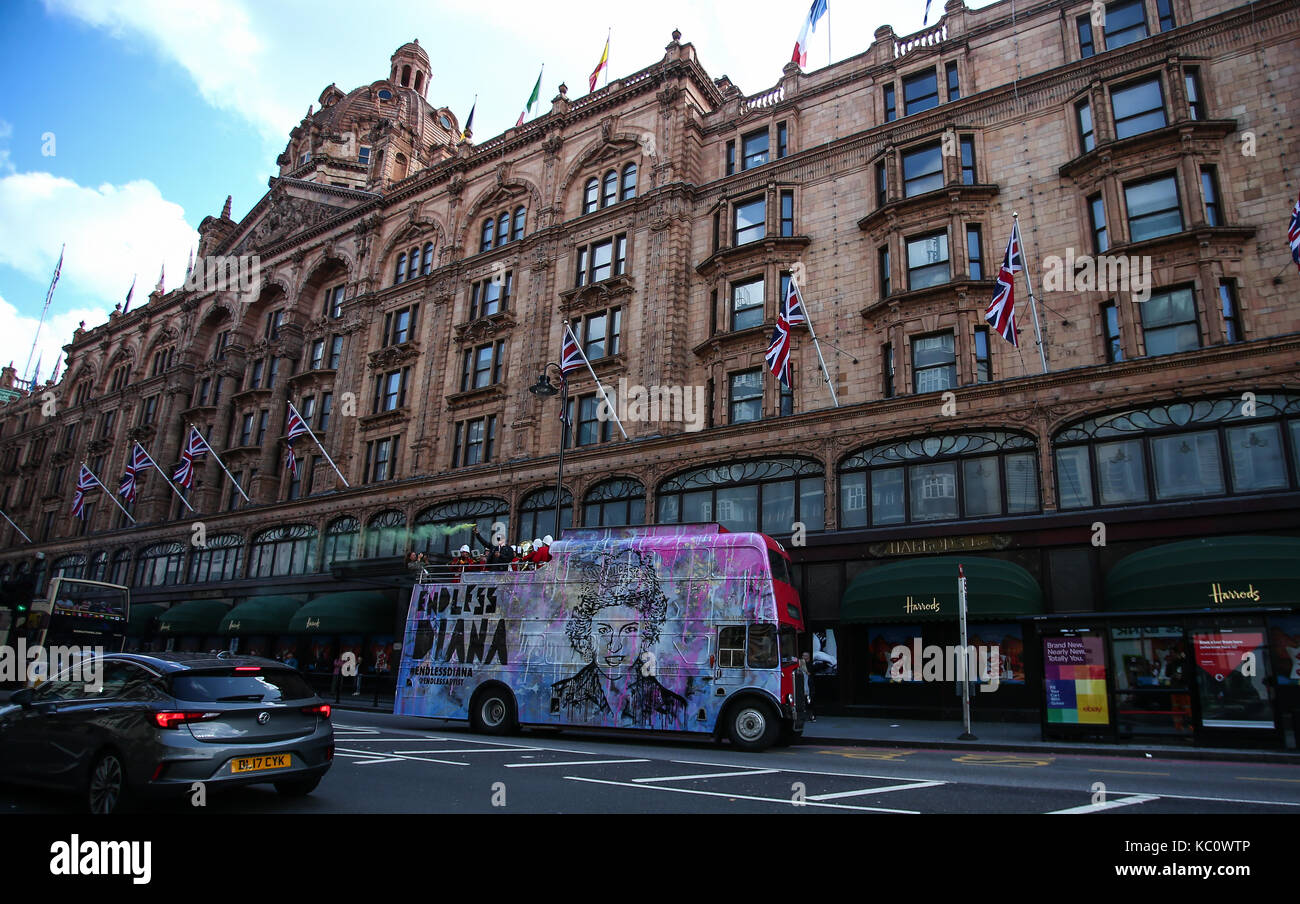 The graffiti artist Endless has wrapped an old London bus with an image ...
