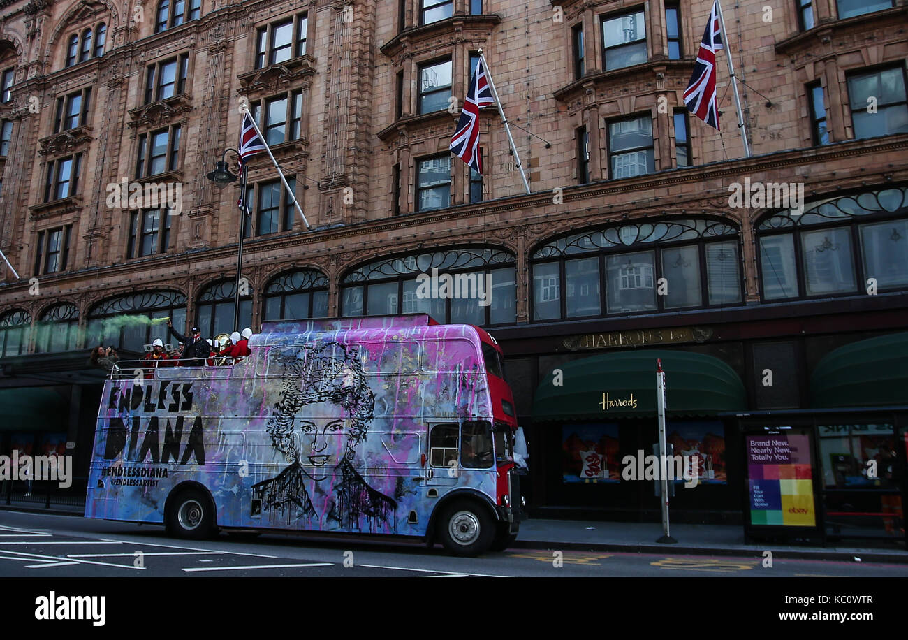The graffiti artist Endless has wrapped an old London bus with an image ...