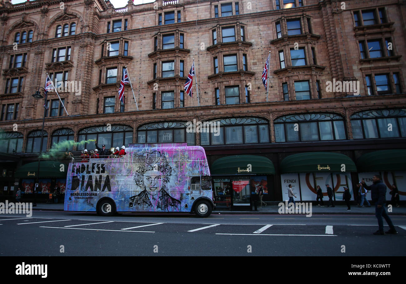 The graffiti artist Endless has wrapped an old London bus with an image ...