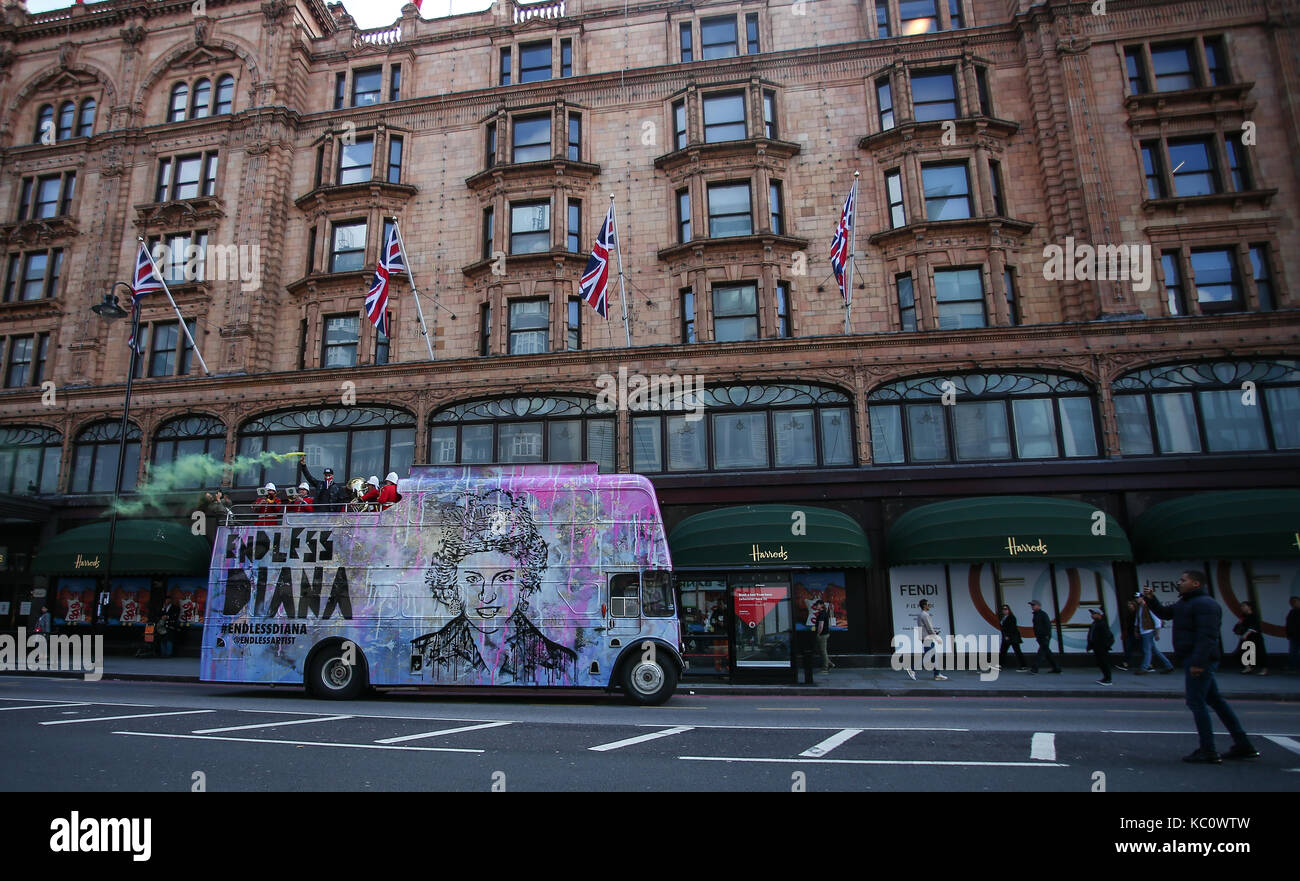 The graffiti artist Endless has wrapped an old London bus with an image ...