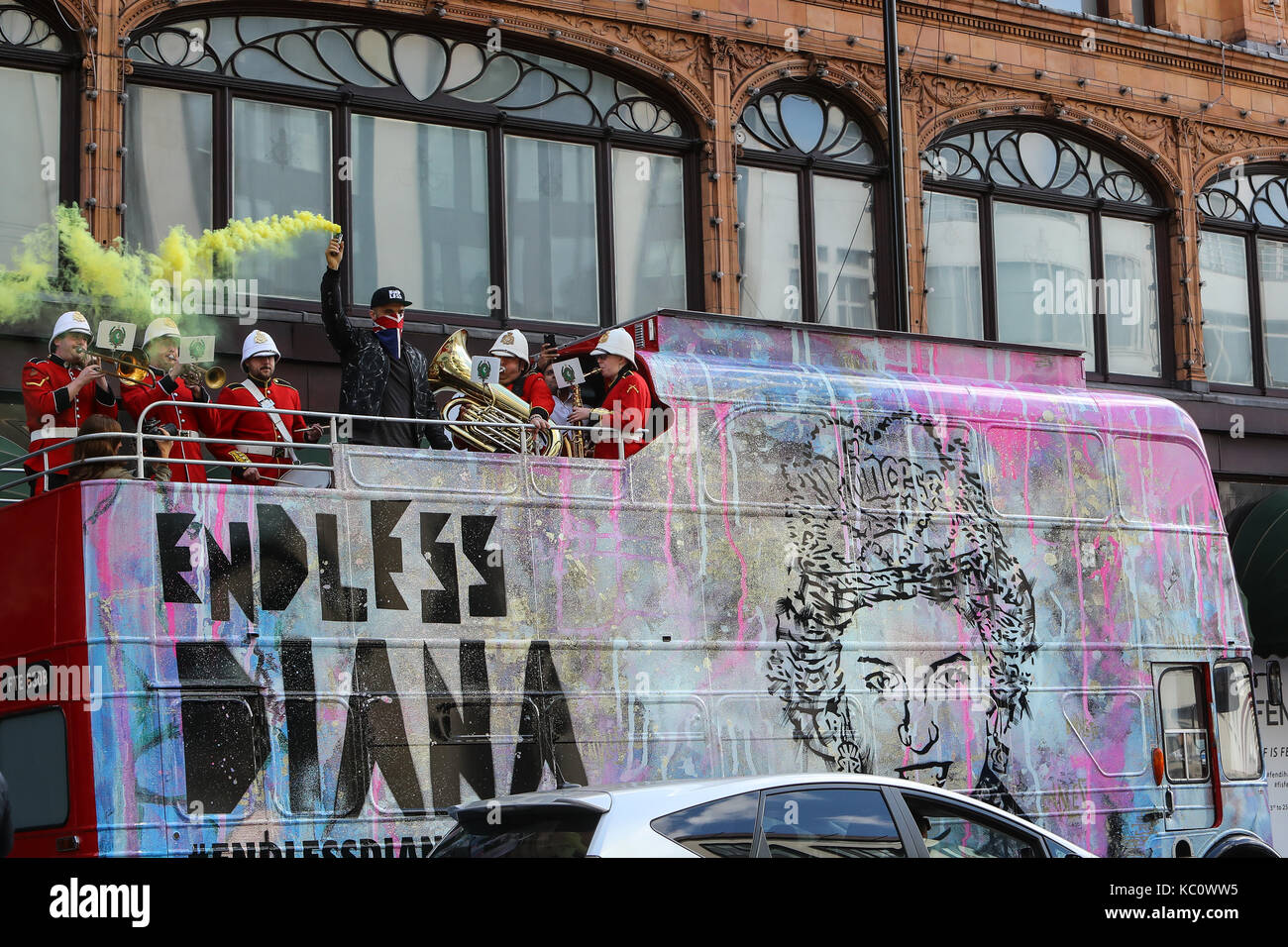 The graffiti artist Endless has wrapped an old London bus with an image ...