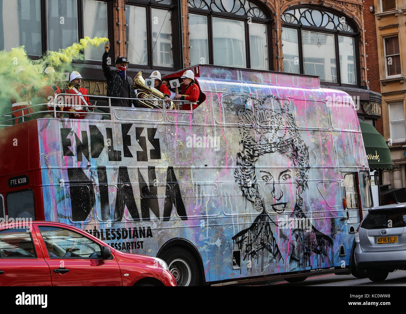 The graffiti artist Endless has wrapped an old London bus with an image ...