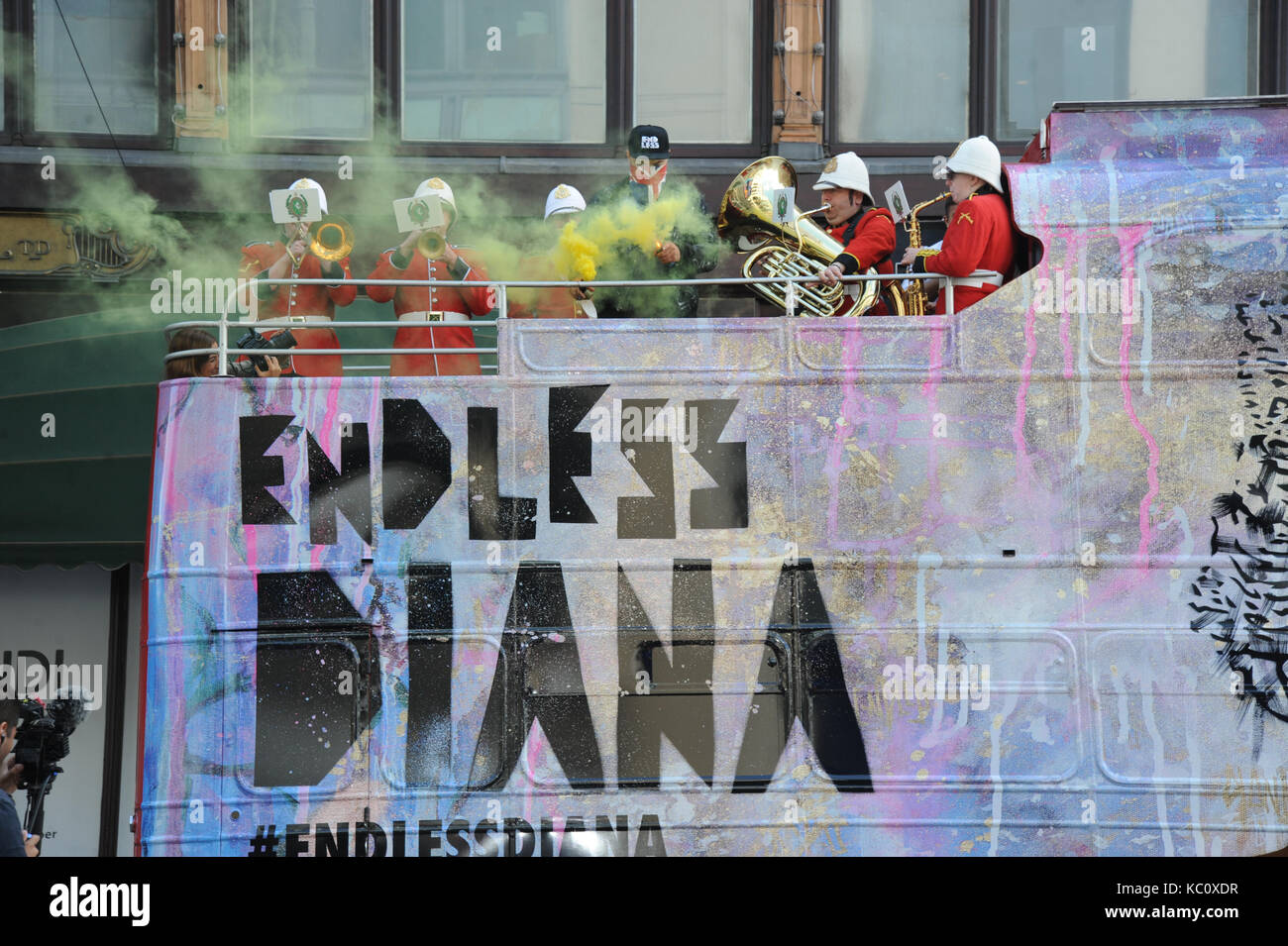 Endless the artist is hosts a big visual stunt to commemorate the 20 ...
