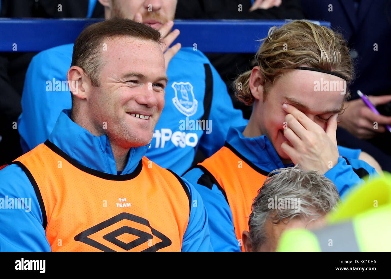 Everton's Wayne Rooney and Tom Davies (right) on the bench during the ...