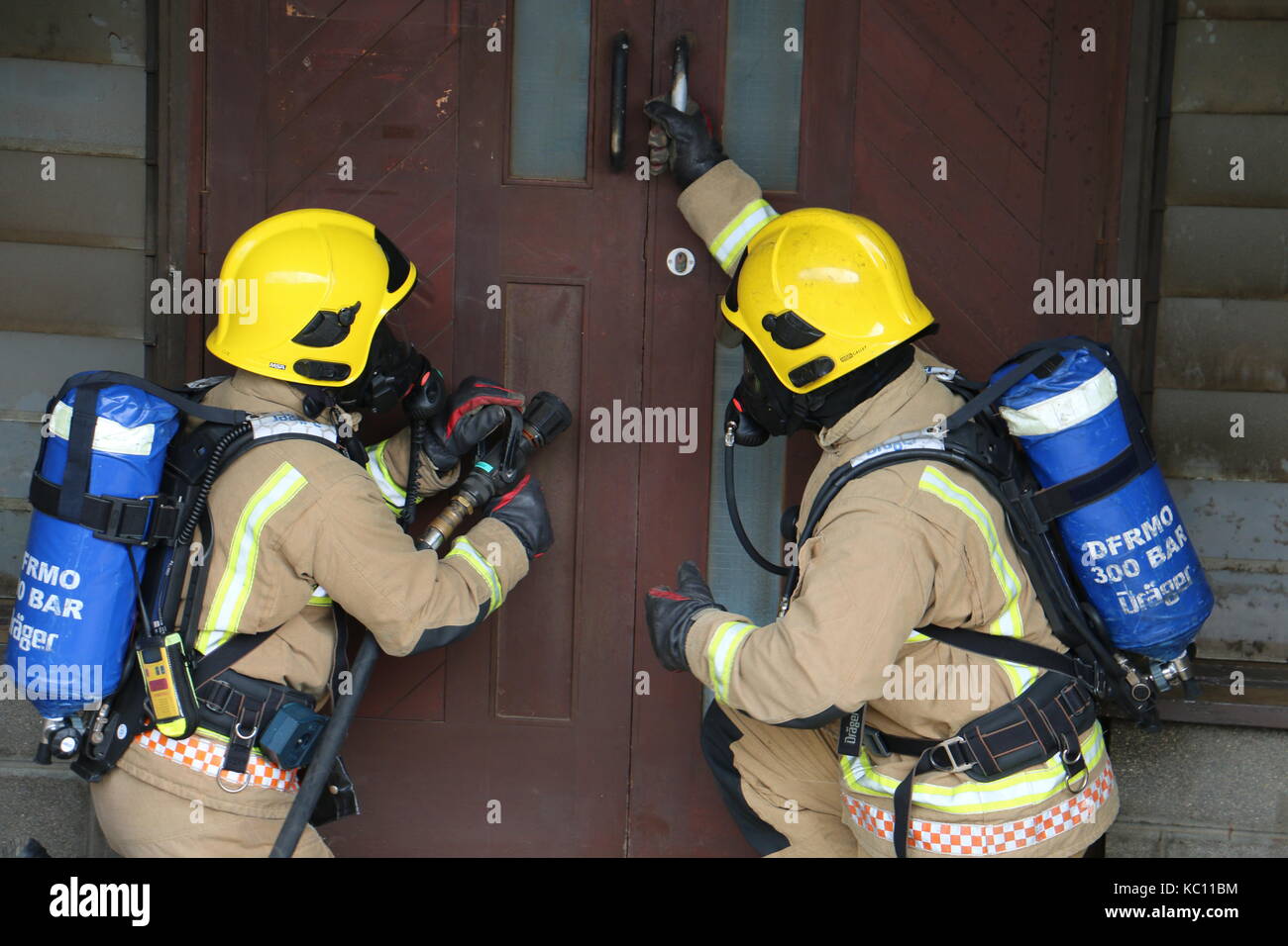 Firefighting door procedure hi-res stock photography and images - Alamy