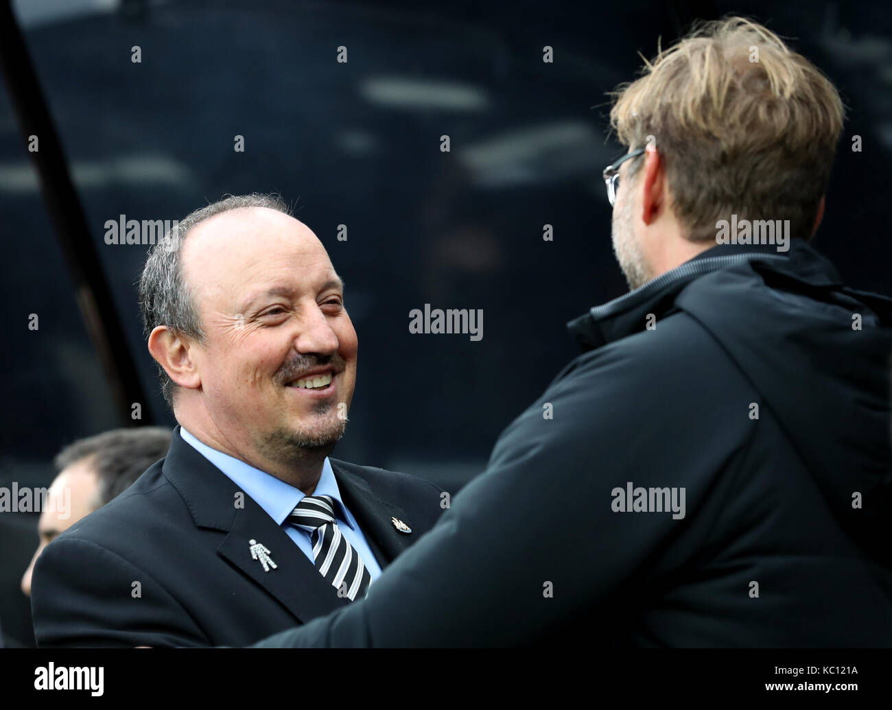 Newcastle united manager rafael benitez shake hands hi-res stock ...