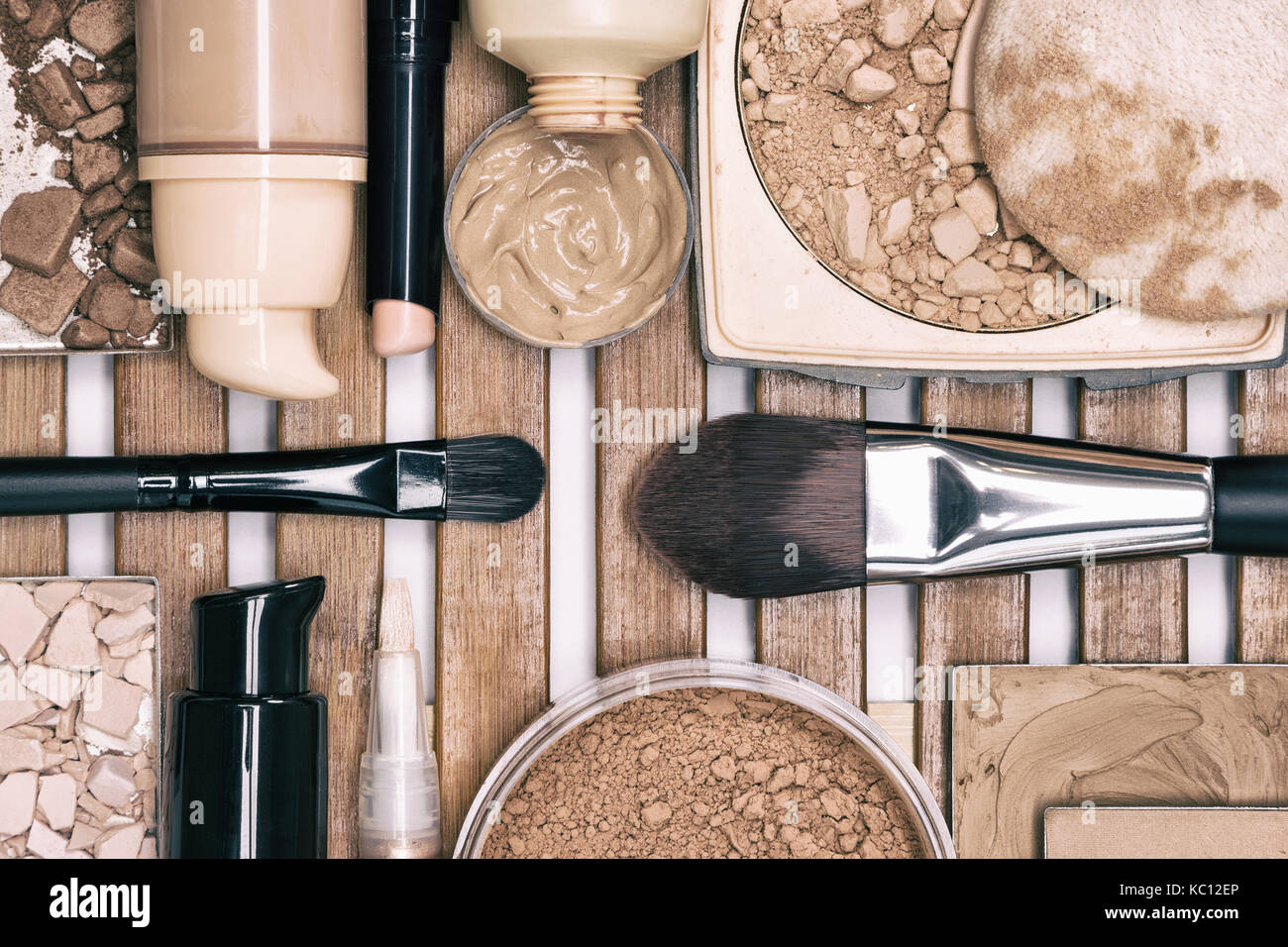 Makeup products to even skin tone and complexion. Corrector, loose ...