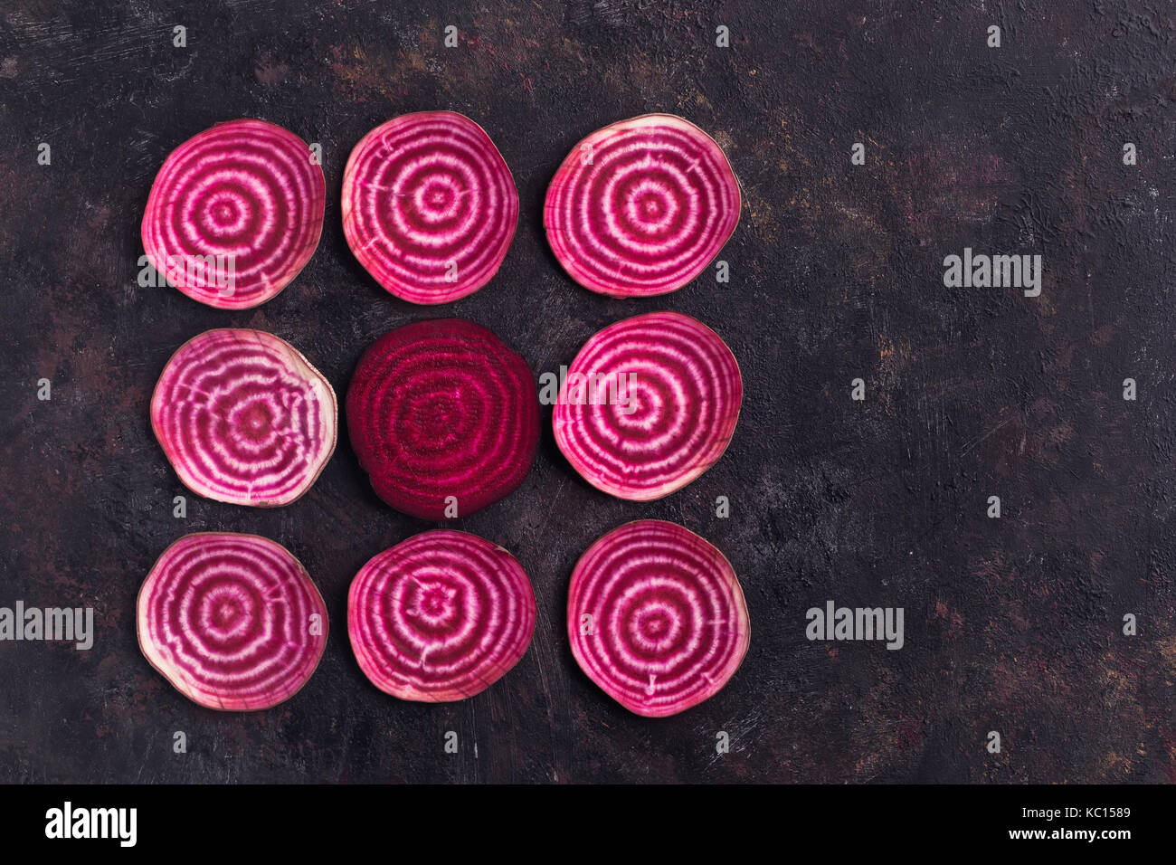 Pattern of sliced beetroots Stock Photo - Alamy