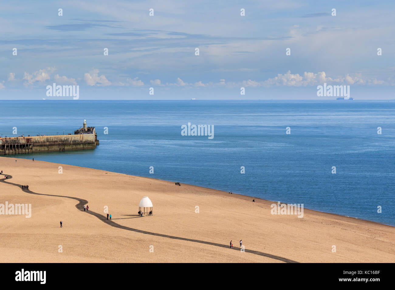 Folkestone beach hi-res stock photography and images - Alamy