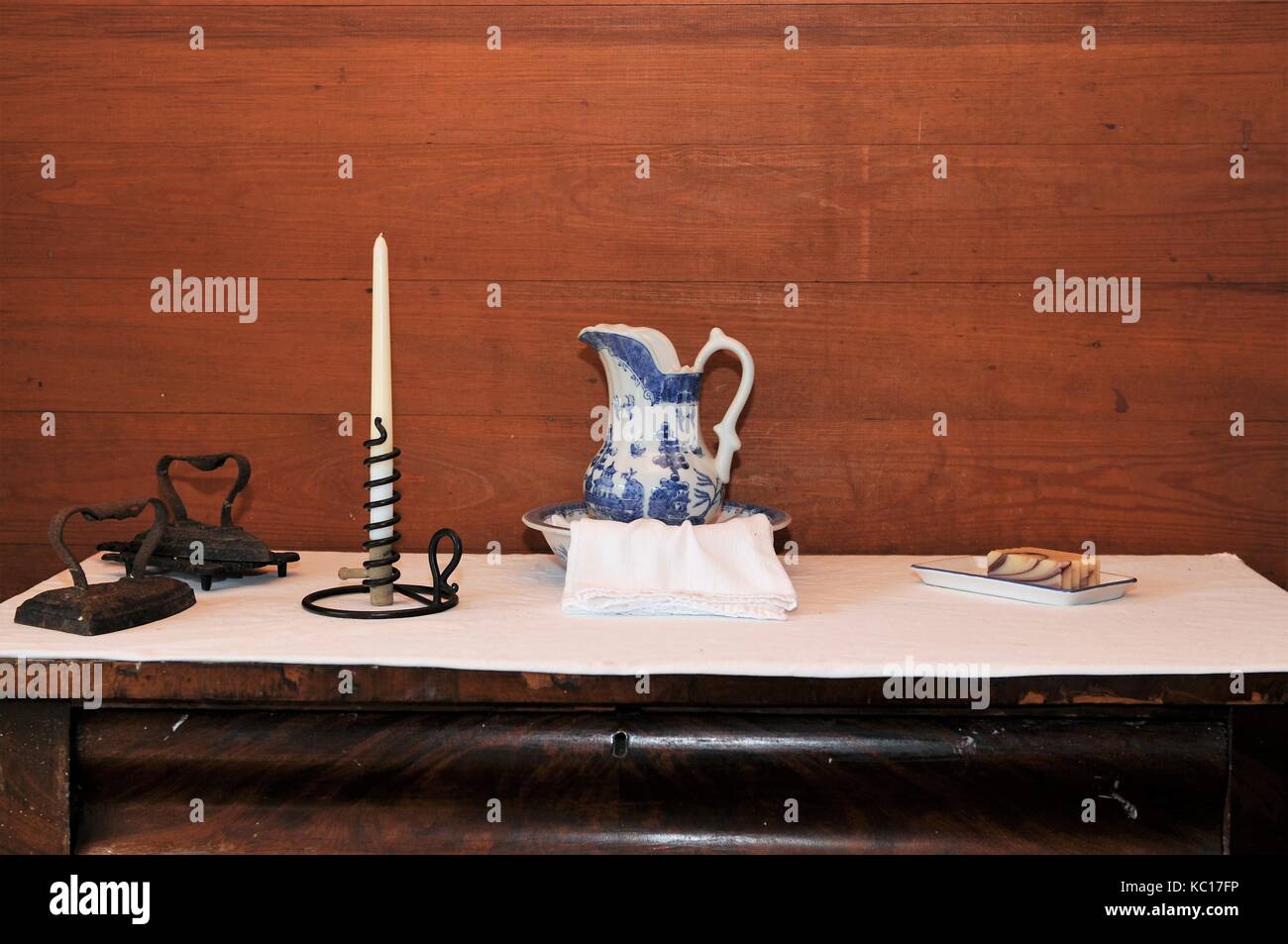 Civil War era house wares in the Elkhorn Tavern, Pea Ridge National ...