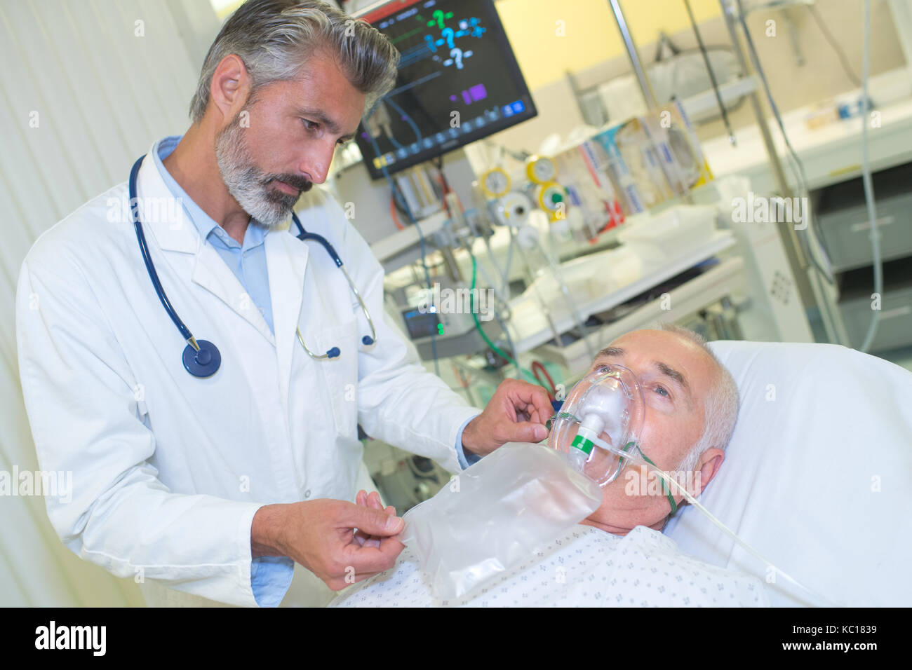 doctor giving oxygen mask to male patient at hospital Stock Photo - Alamy