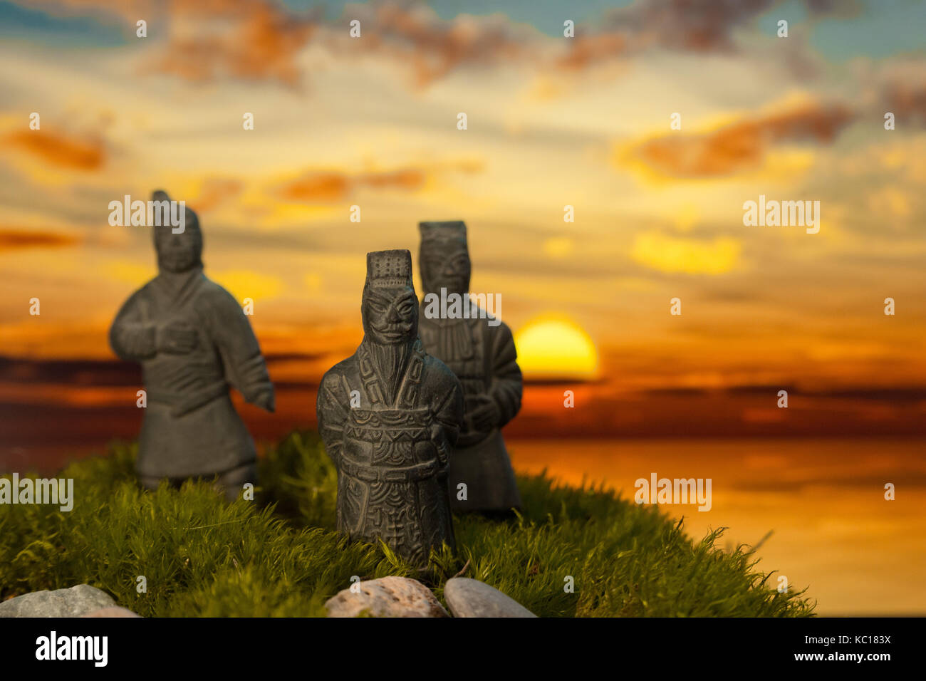 Moss on statue hi-res stock photography and images - Alamy