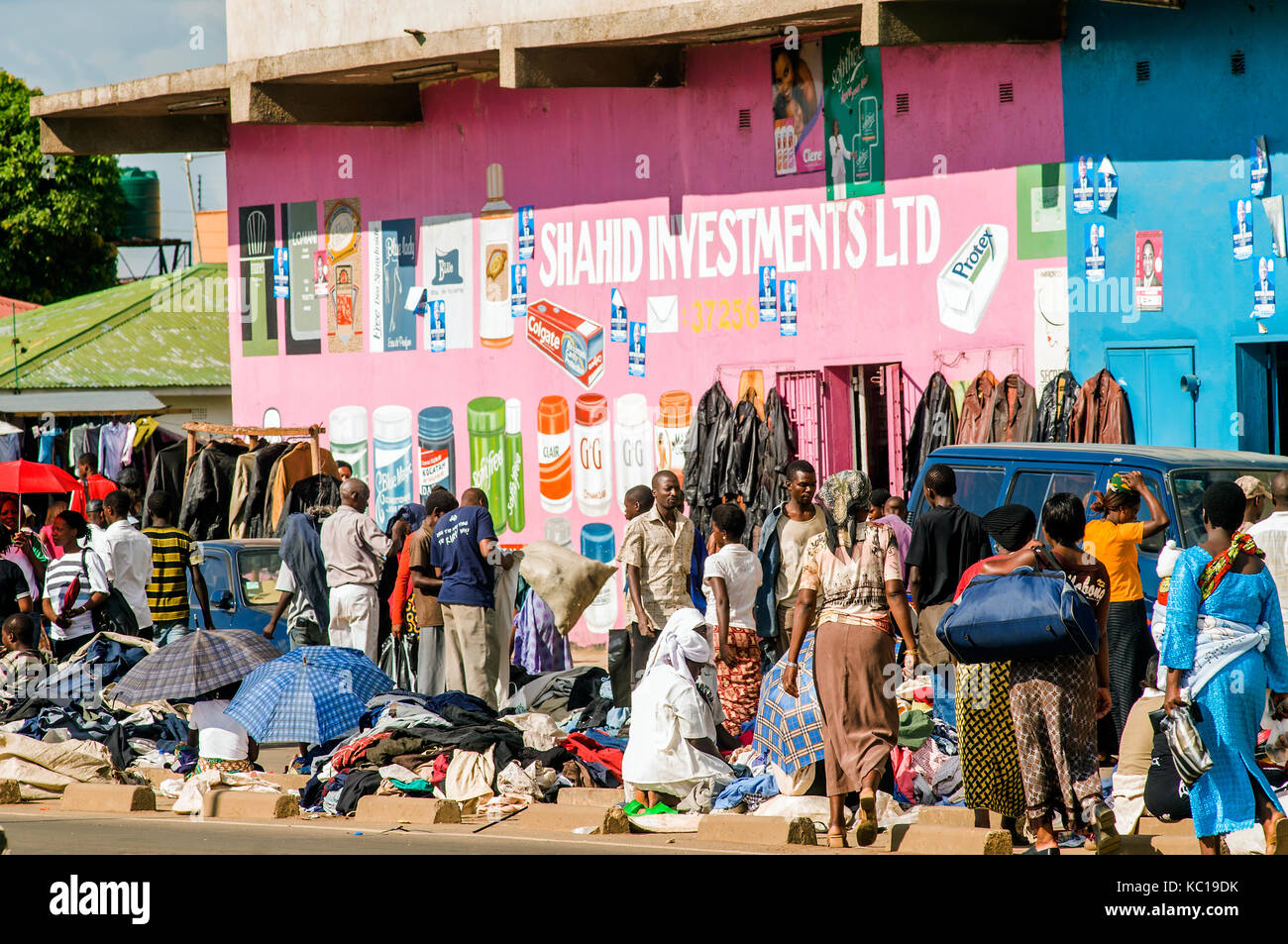 Vendors selling second-hand clothing on street, Lusaka Stock Photo - Alamy