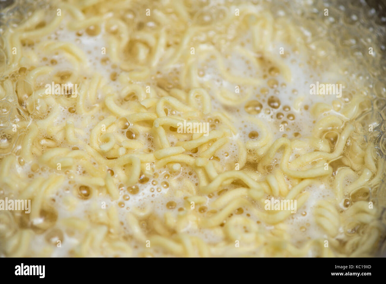 boil Instant noodle Stock Photo - Alamy