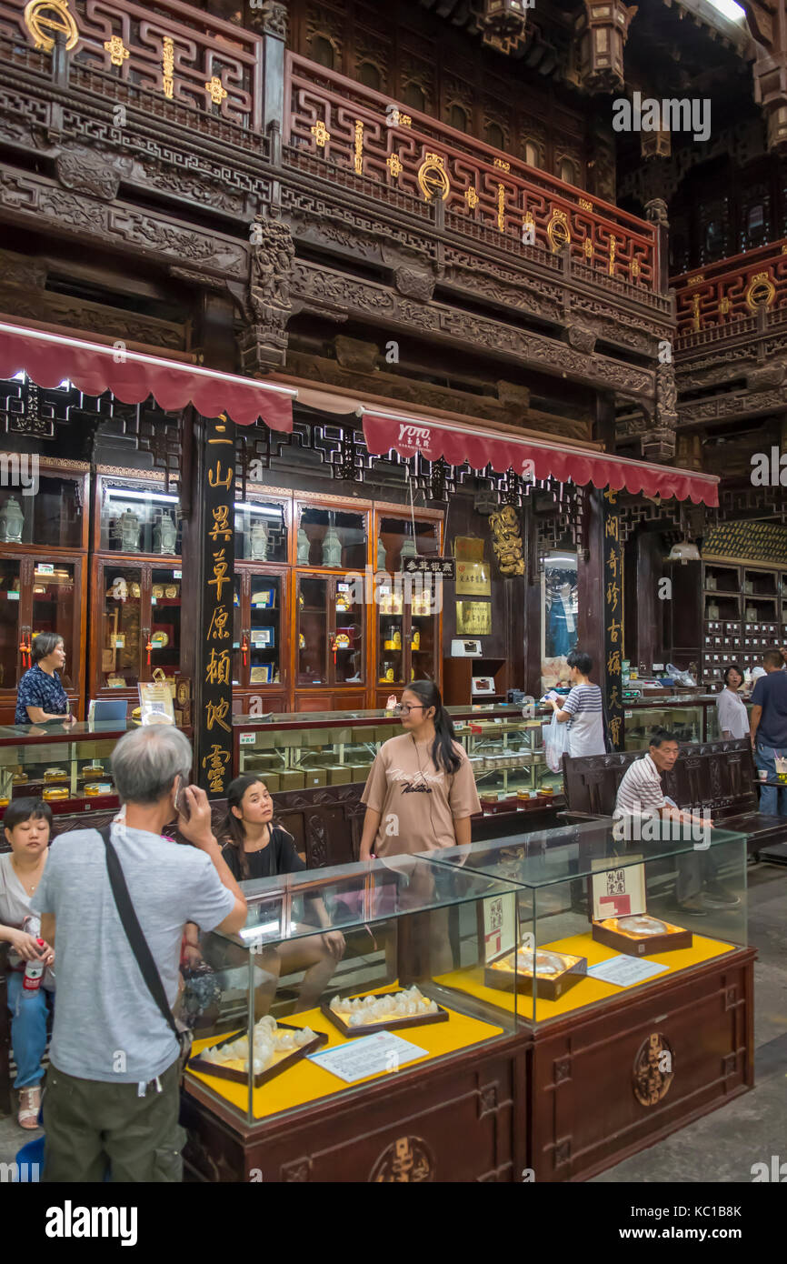 Old chemist shop interior hi-res stock photography and images - Alamy