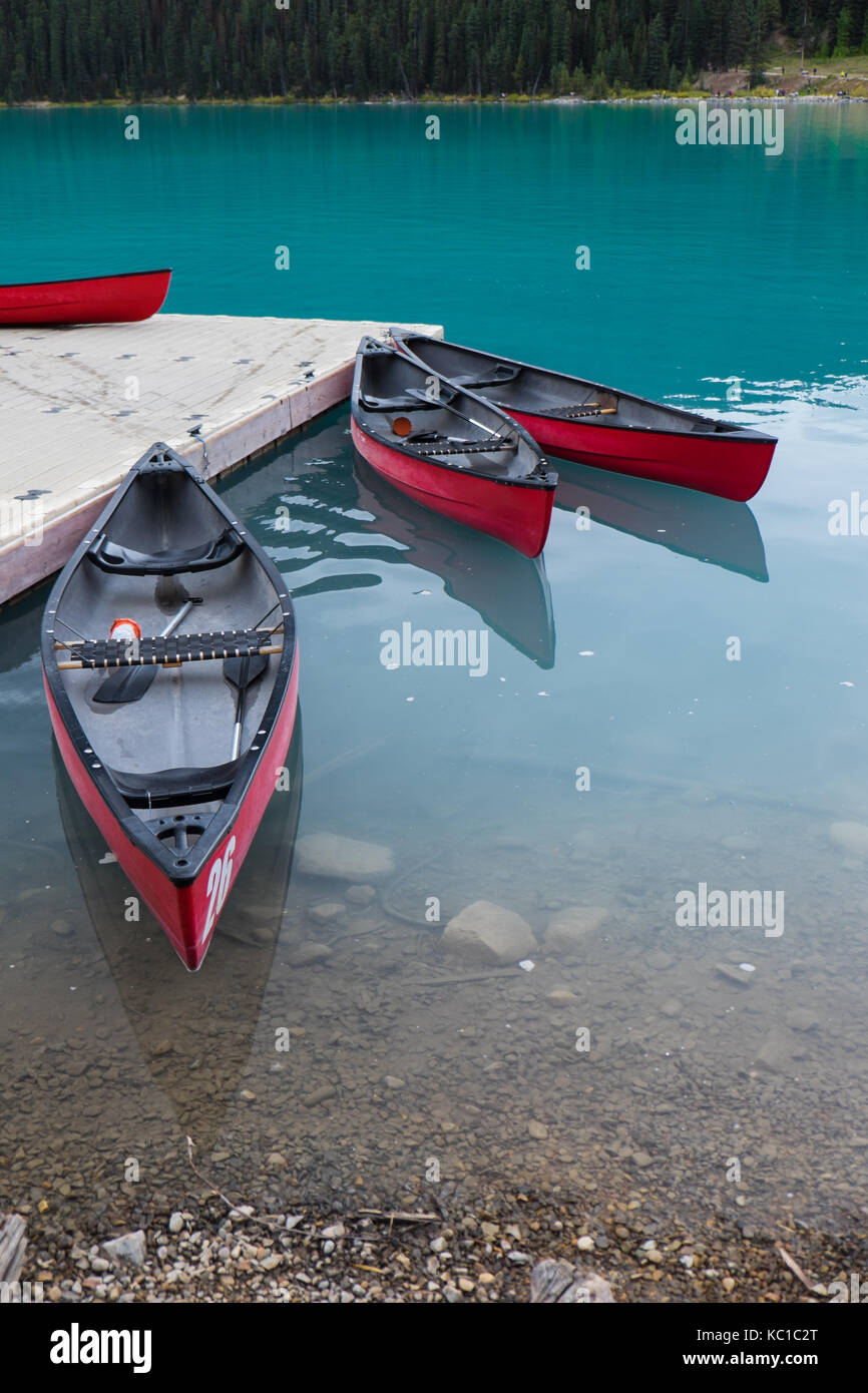 Red boats hi-res stock photography and images - Alamy