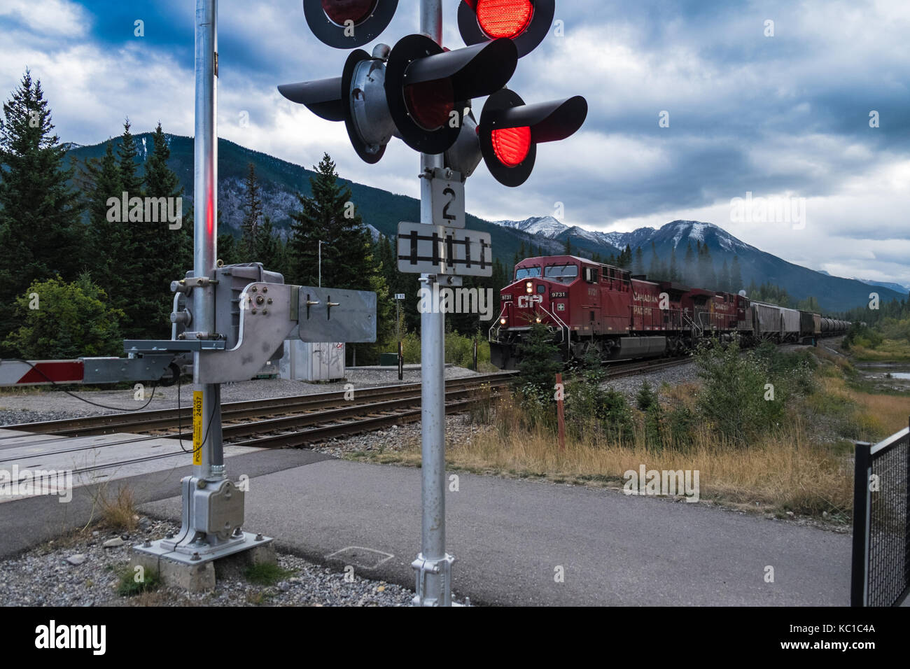 Railway crossing canada hi-res stock photography and images - Alamy