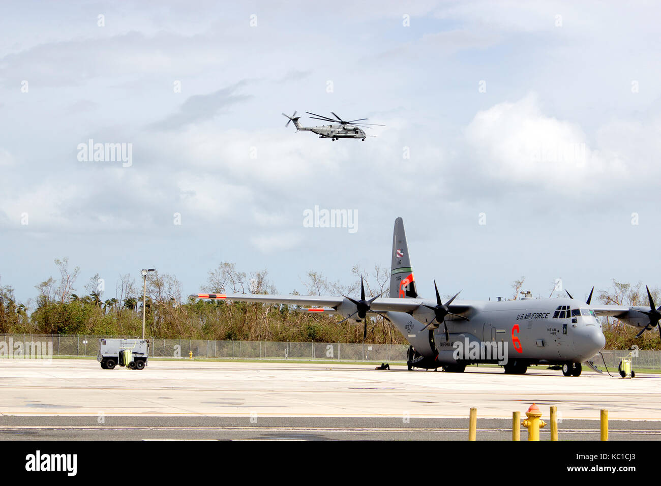 Puerto Rico Air National Guard Citizen-Airmen unload and move supplies ...