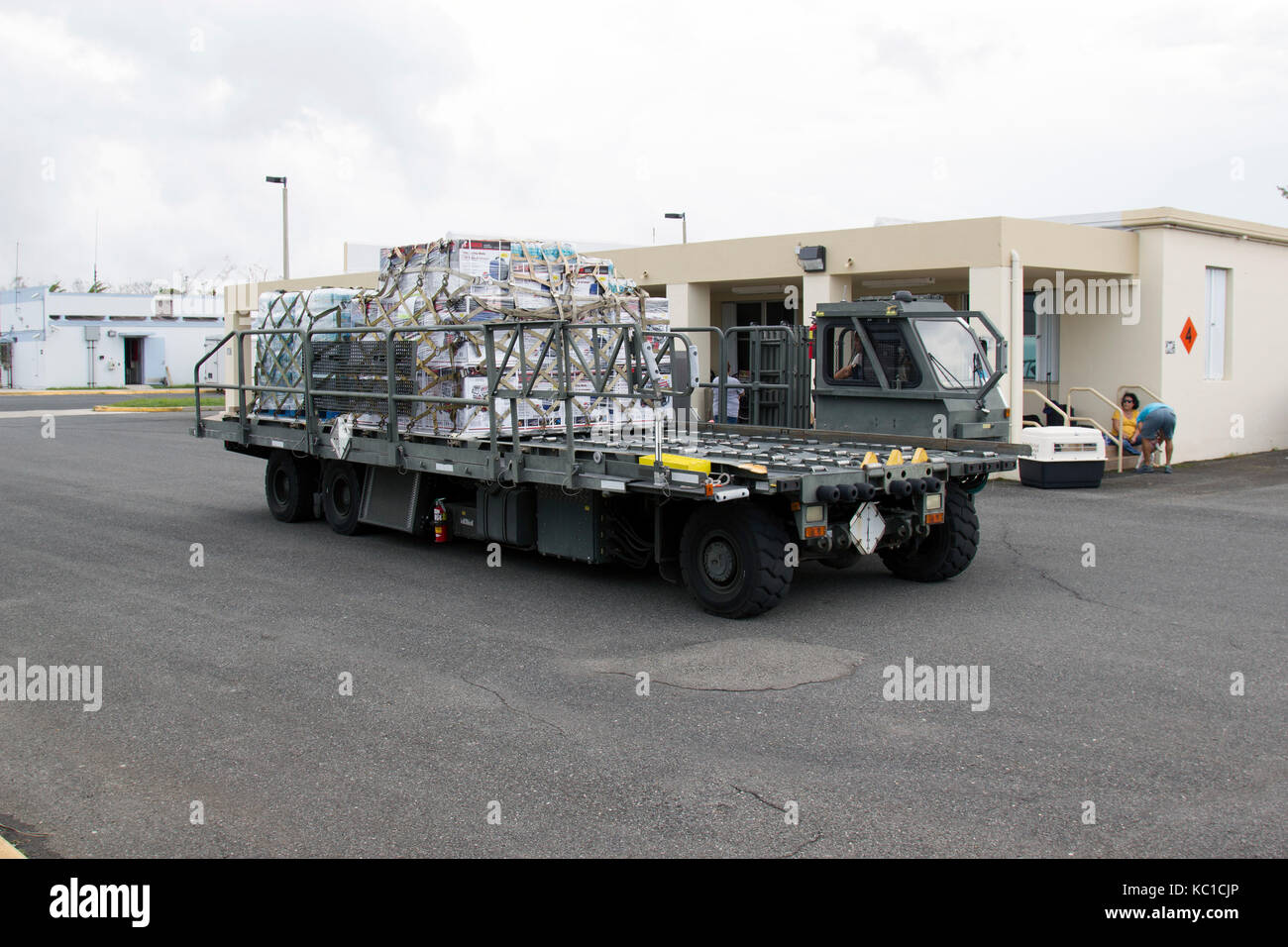 Puerto Rico Air National Guard Citizen-Airmen unload and move supplies ...