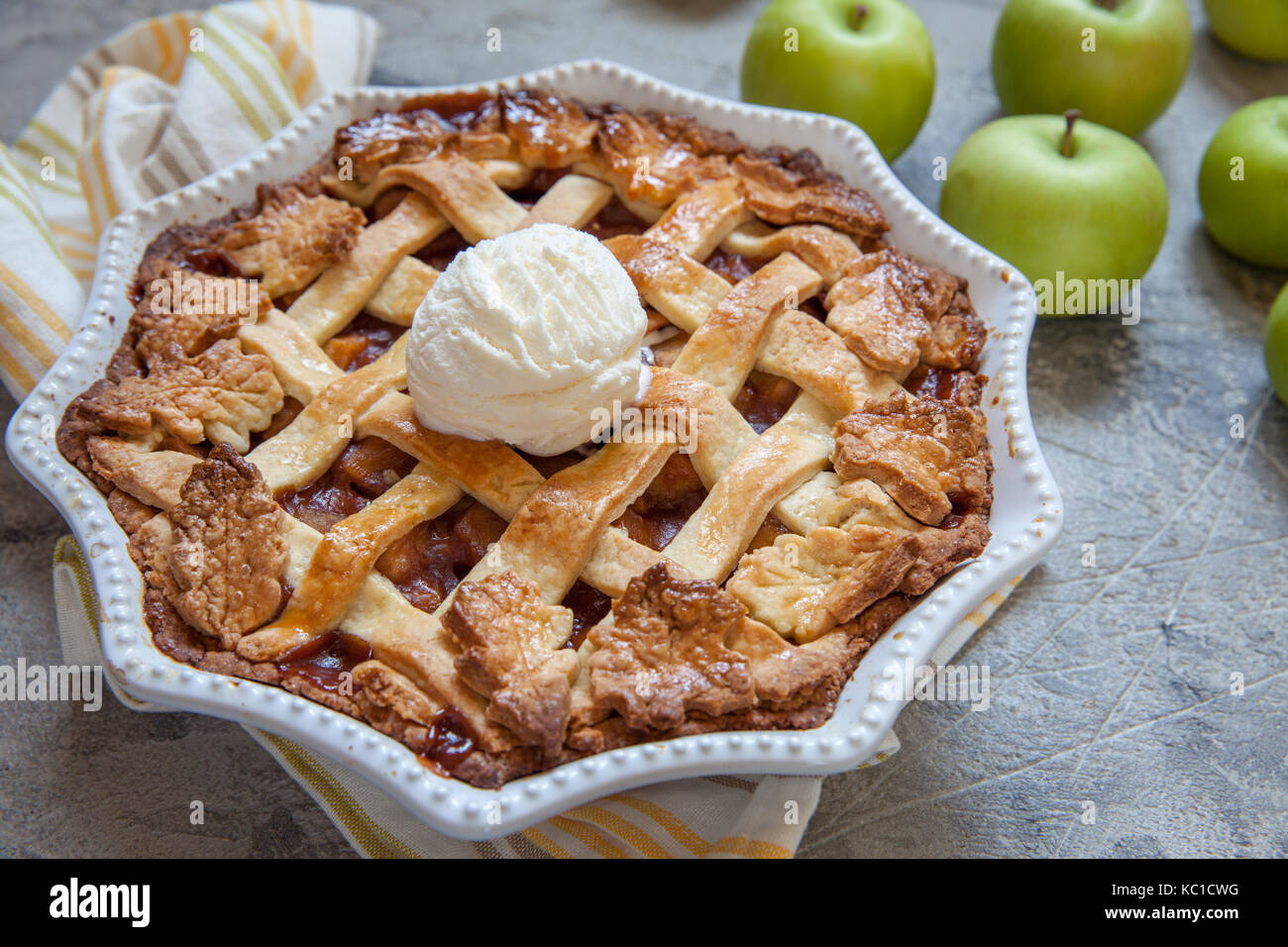 Traditional American Apple pie Stock Photo - Alamy