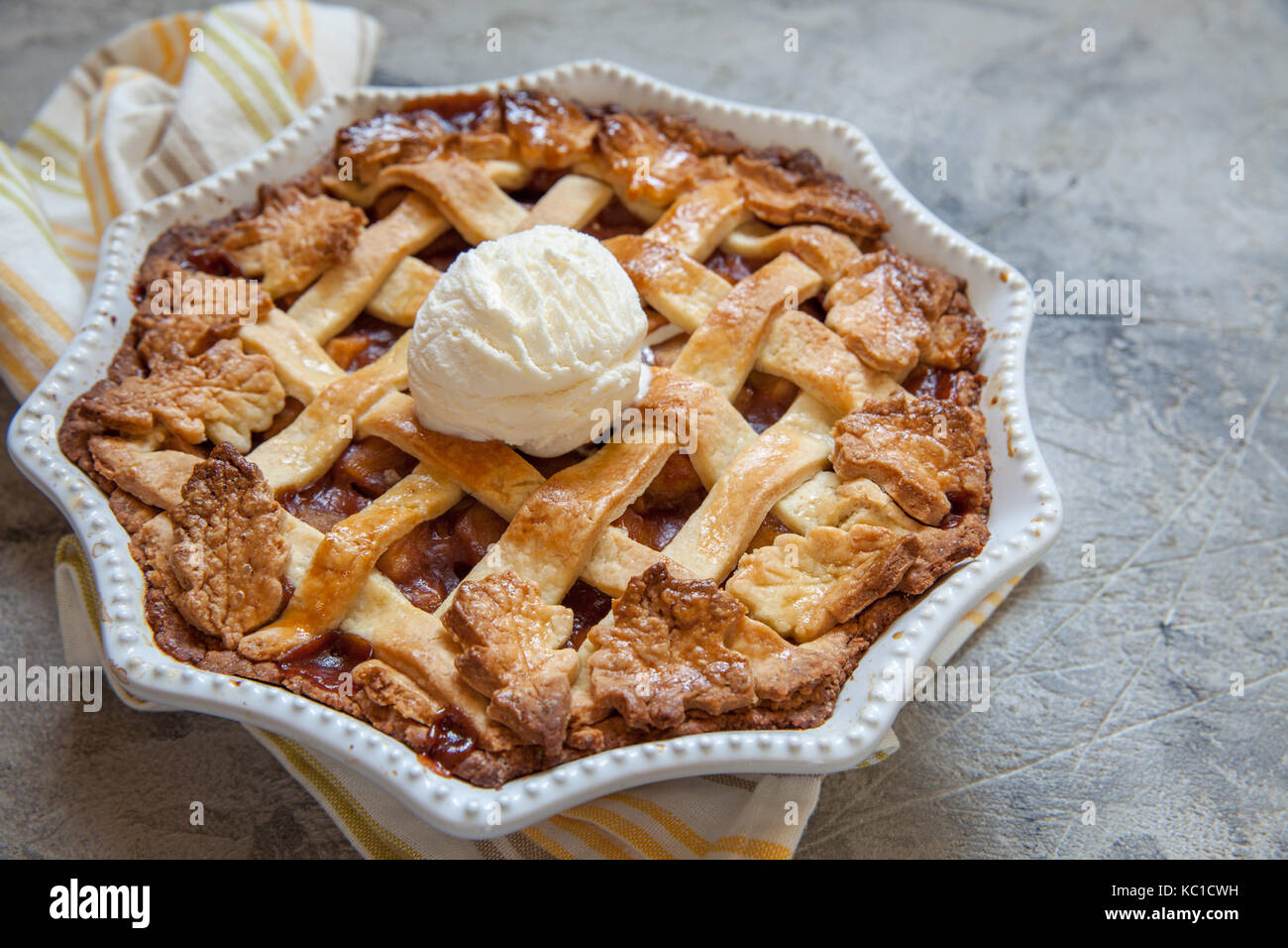 Traditional American Apple pie Stock Photo - Alamy