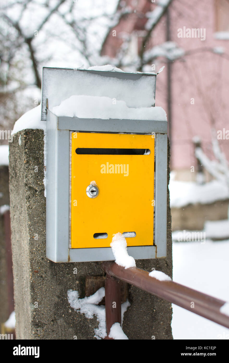 Snow covered yellow mailbox in front of a house Stock Photo - Alamy