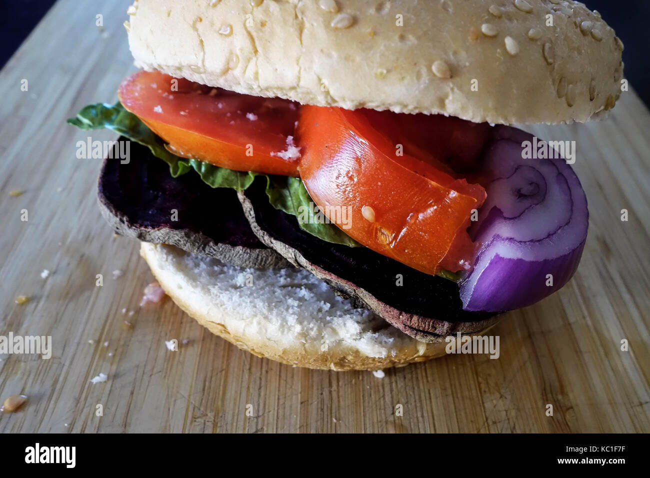 Homemade Beetroot Burger Stock Photo - Alamy
