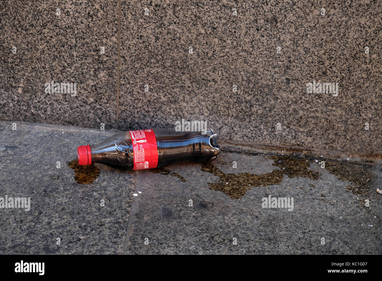 Coca cola trash hi-res stock photography and images - Alamy