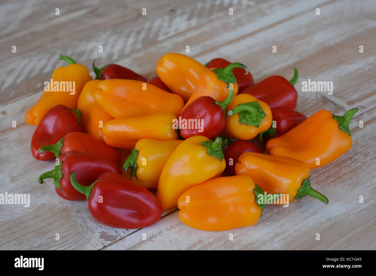 Mixed color pepper hi-res stock photography and images - Alamy