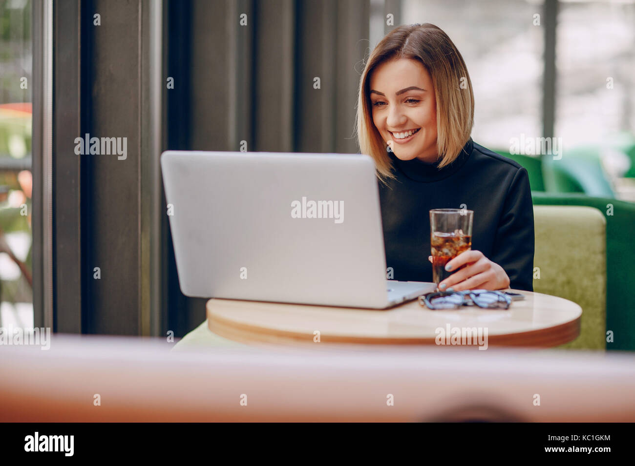 girl laptop cafe cocktail Stock Photo - Alamy