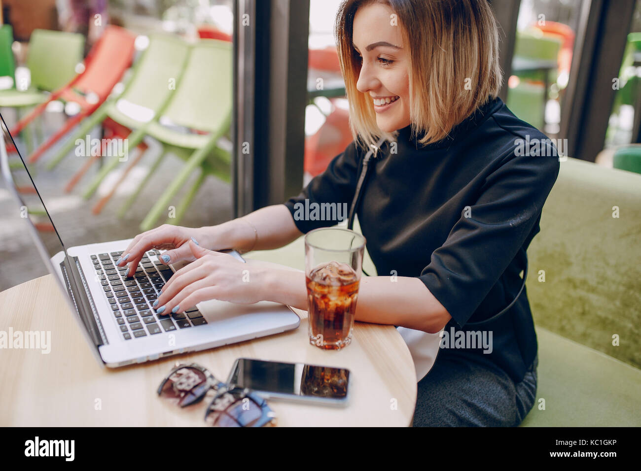 girl laptop cafe cocktail Stock Photo - Alamy