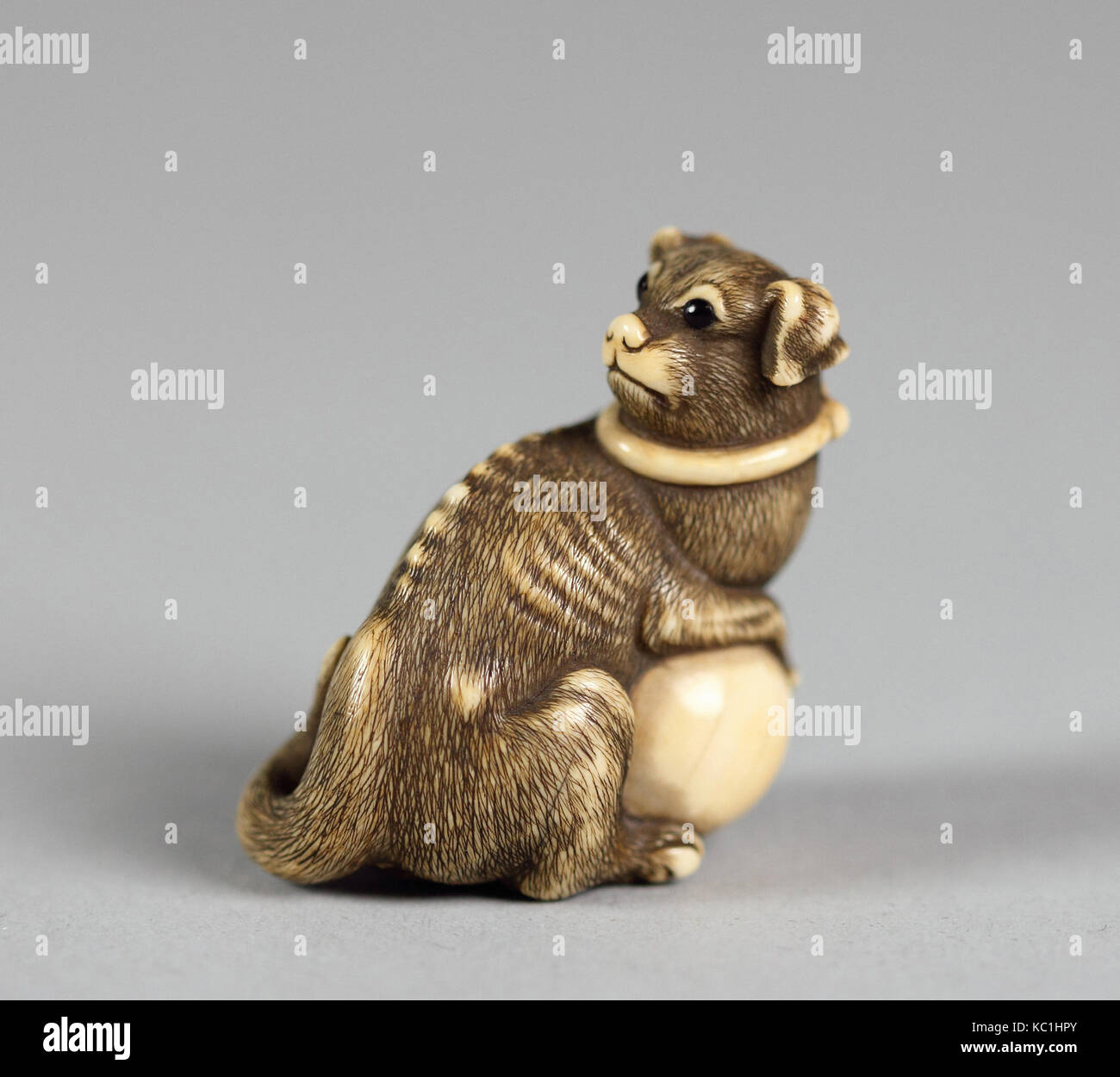 Netsuke cat hi-res stock photography and images - Alamy