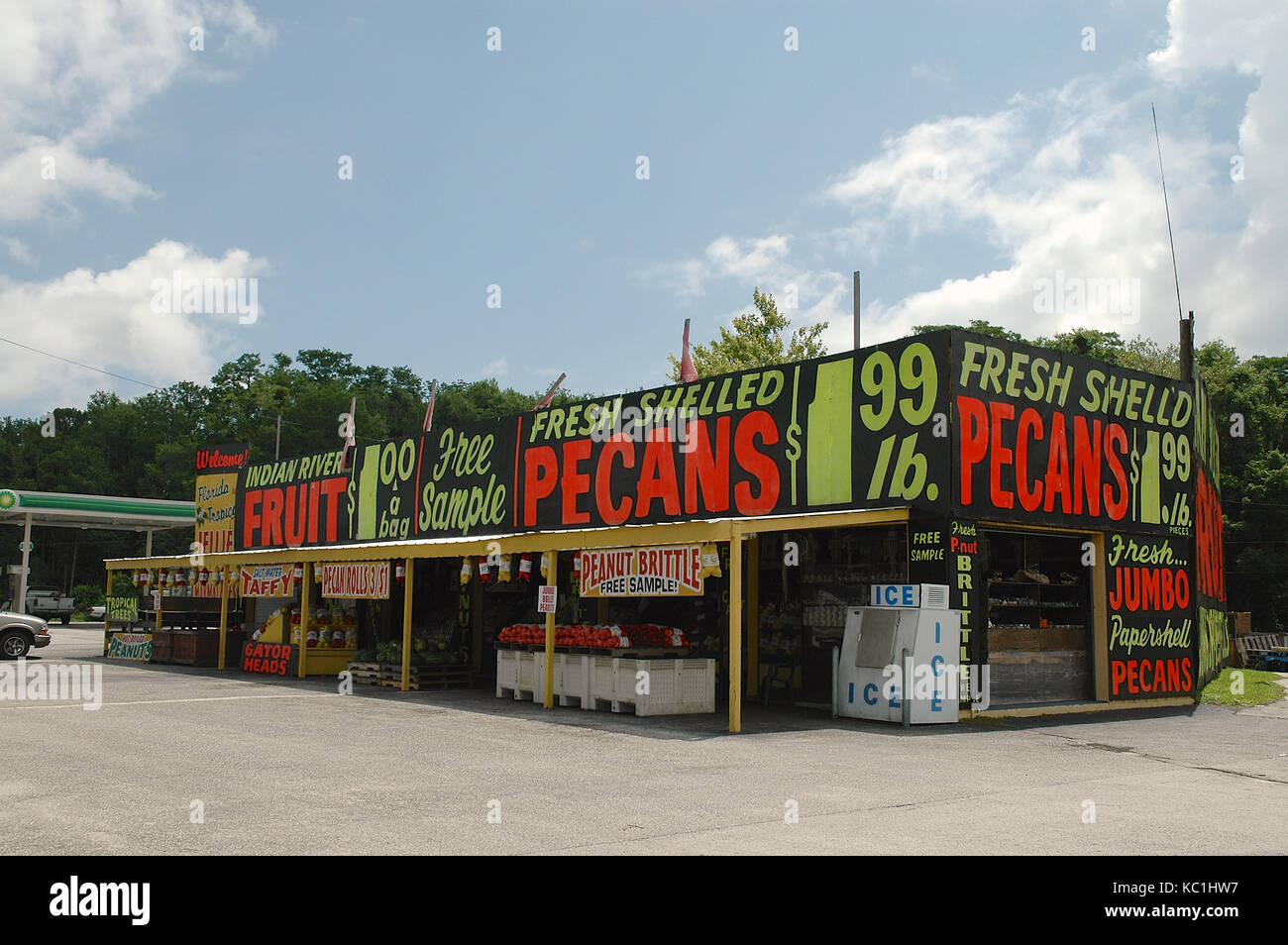 Food advertising signs by the roadside in Florida Stock Photo - Alamy