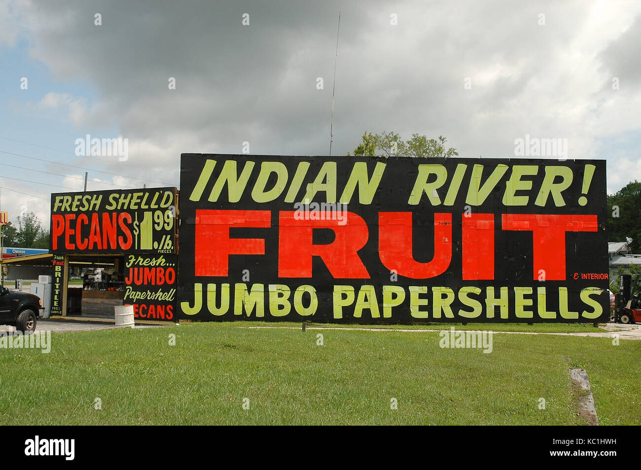 Food advertising signs by the roadside in Florida Stock Photo - Alamy
