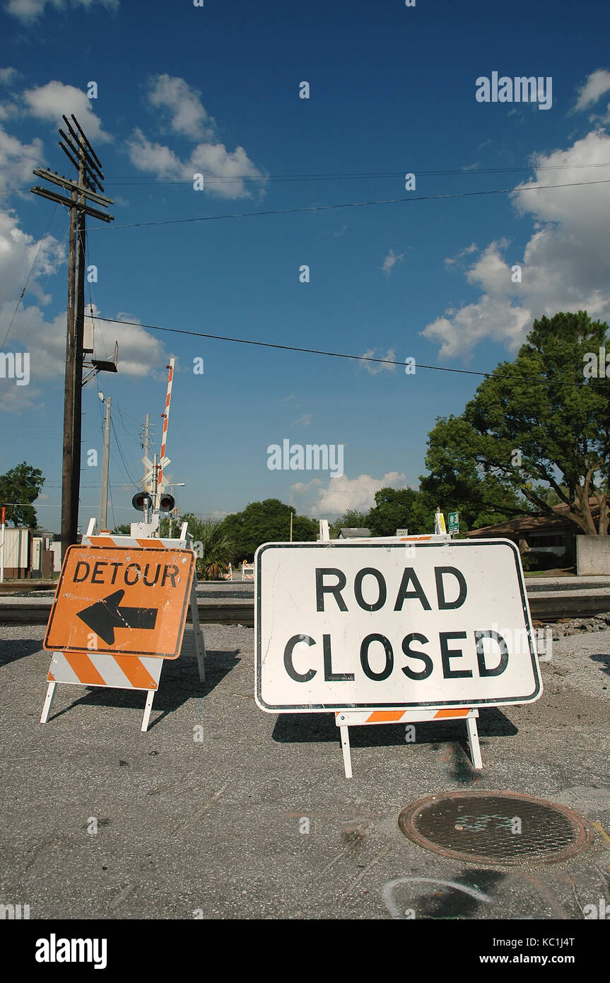 Road Closed sign Stock Photo - Alamy