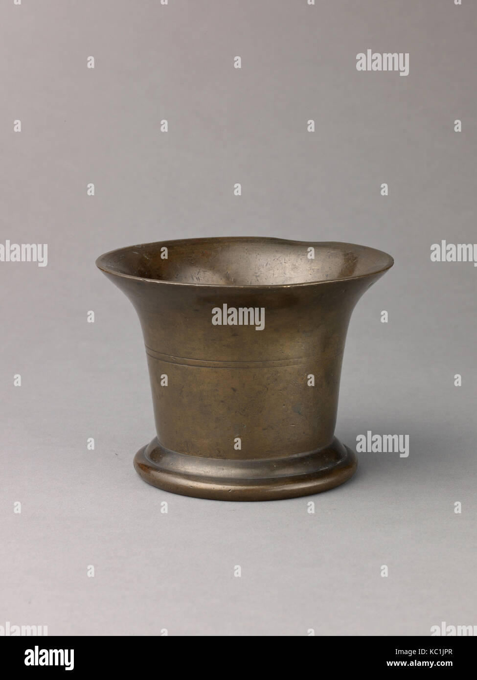 Reddish copper alloy hi-res stock photography and images - Alamy