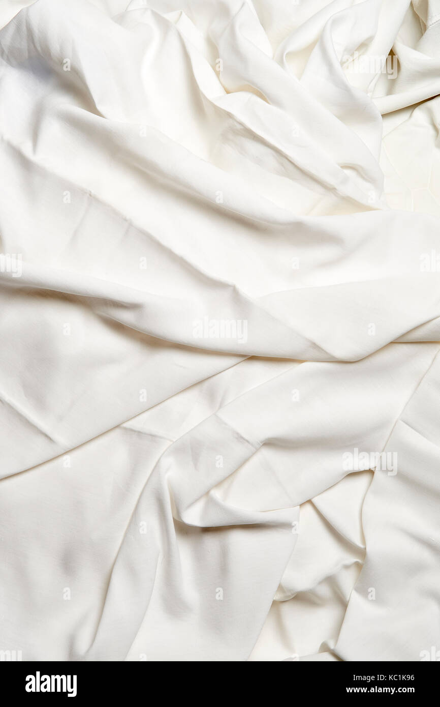 Vertical version of textured white crumpled sheets Stock Photo - Alamy