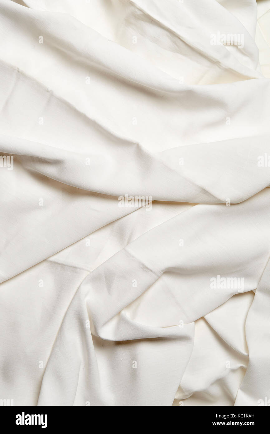 Vertical version of textured white crumpled sheets Stock Photo - Alamy